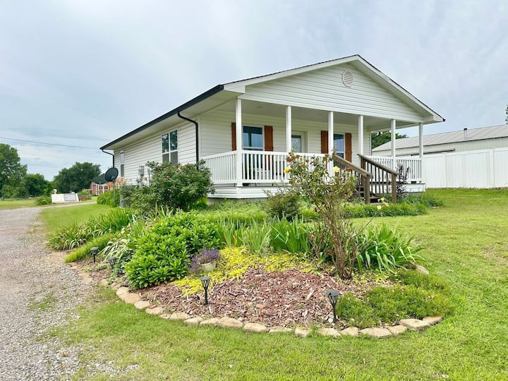Scar & Bee's Retreat - Pink, OK
