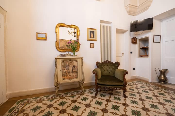 The Room In Historic Building, Donna Irene - Lecce