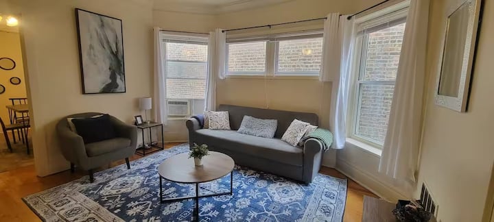 Tranquil Top Floor Apt By Beach - Evanston, IL