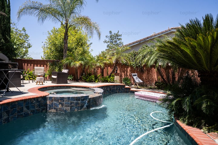 Luxe Pool Escape + Jacuzzi - Riverside, CA