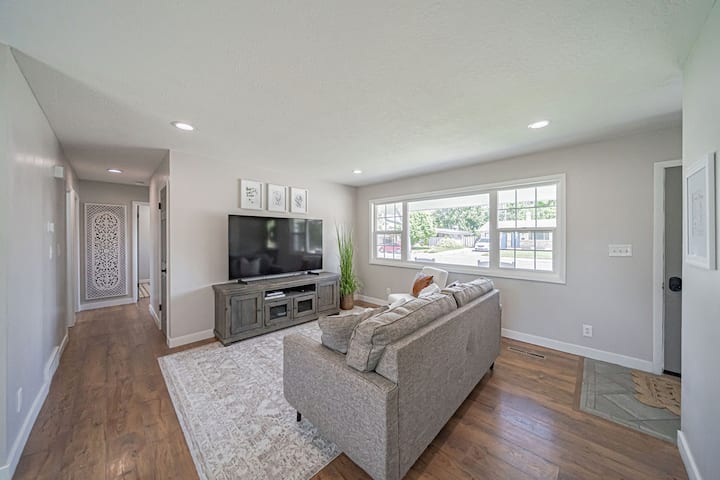 4br Retreat • Fenced Yard • Adorable • Spotless - Idaho Falls, ID