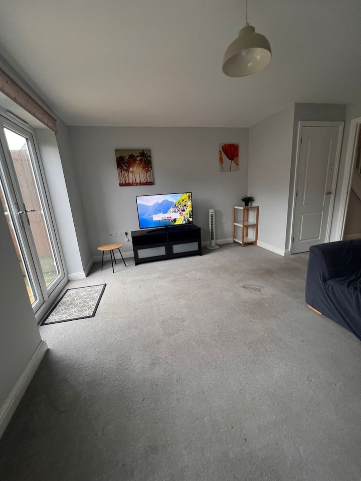 Whyte 3 Bed House, Sleeps 9, Garden, City Centre - Sittingbourne