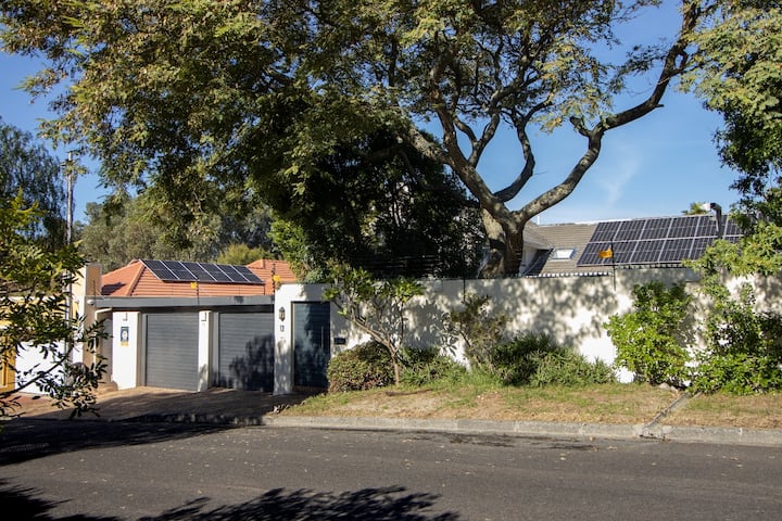 Spacious Rondebosch Garden Flat - Cape Town