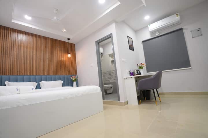 Cozy Standard Room Beside Avasa Hotel - Hyderabad