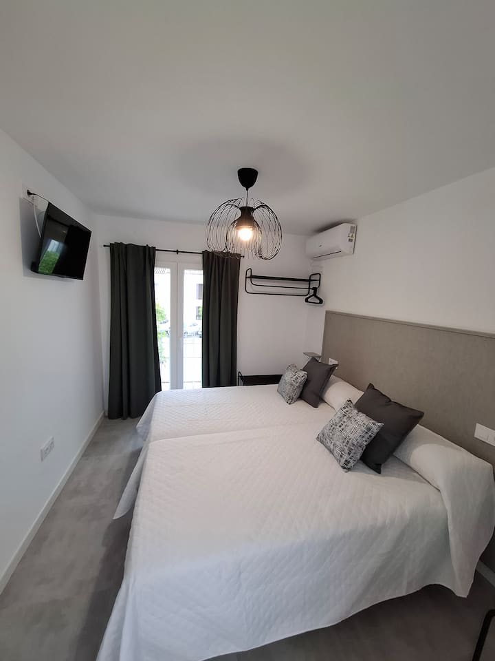 Plaza De España - Dormitorio 6 - La Carlota