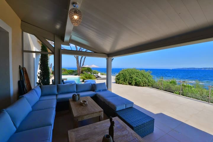 Villa Pieds Dans L'eau Dans Le Golfe De St Tropez - Département Var