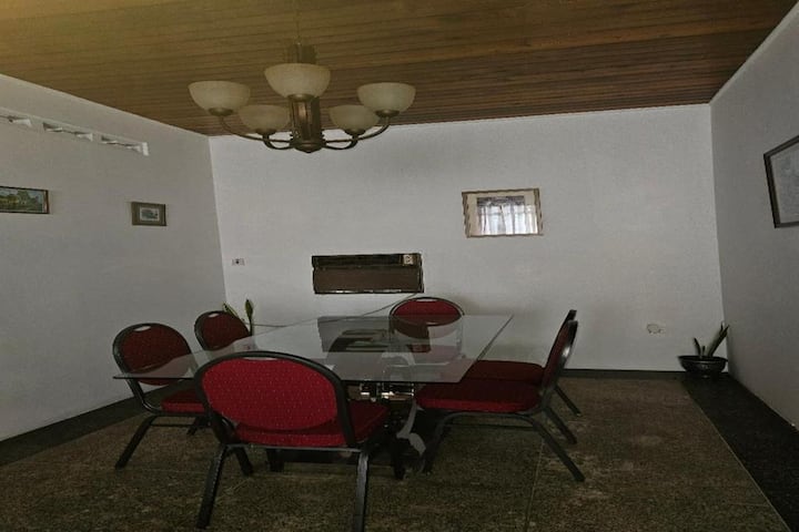 5 Bedrooms, 2 Baths For Rent. - Port of Spain