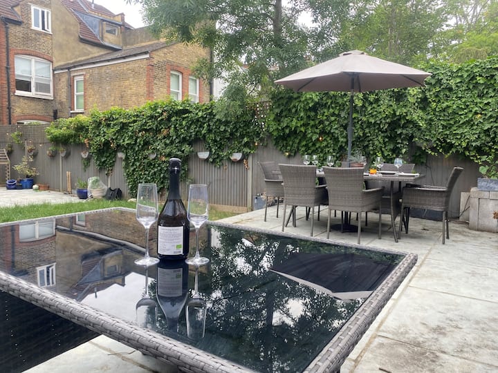 Large Family House - Croydon