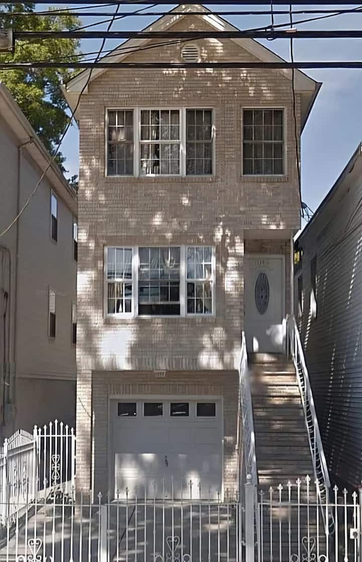 Home In Elizabeth, Nj - Staten Island, NY