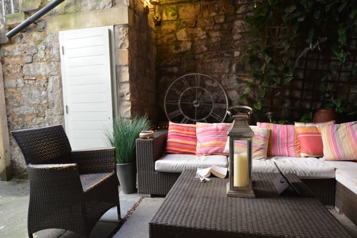 Stunning 3 Bed Basement Flat - Leith