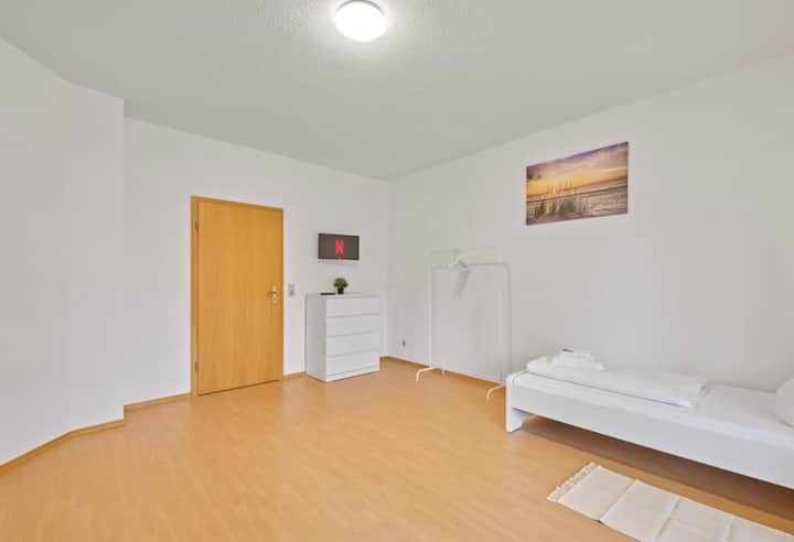 Spacious 6-person Apartment With Balcony - Deggendorf