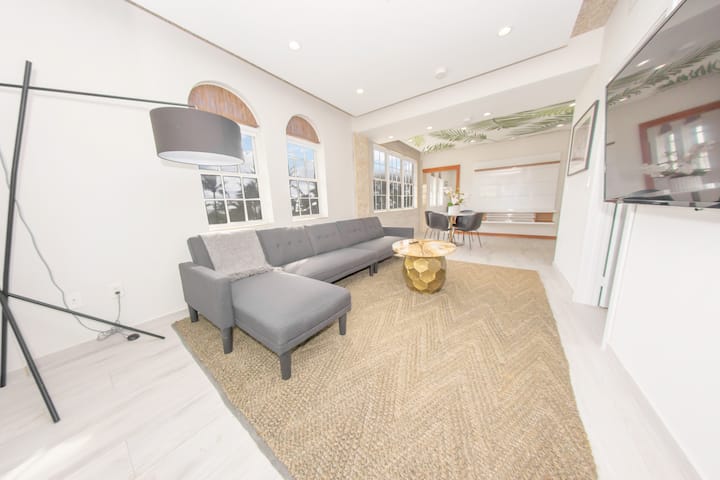 Beachfront Getaway Ocean Drive #307 - Miami Beach