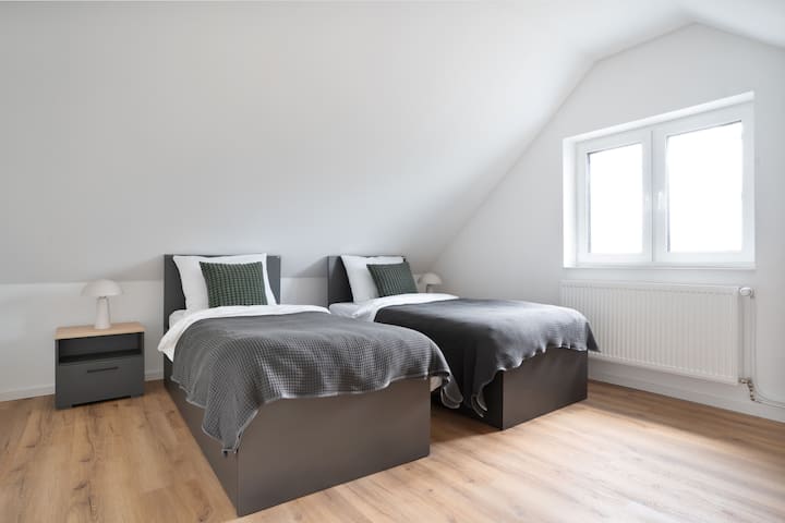 Premium Four Bed Apartment | Kitchen | Wi-fi - Lohne