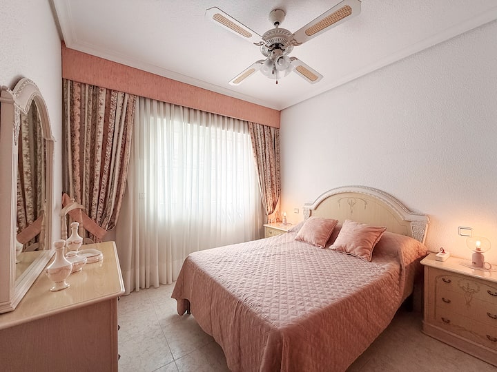 Room: Cozy Delight, 5-min Beach - Torrevieja
