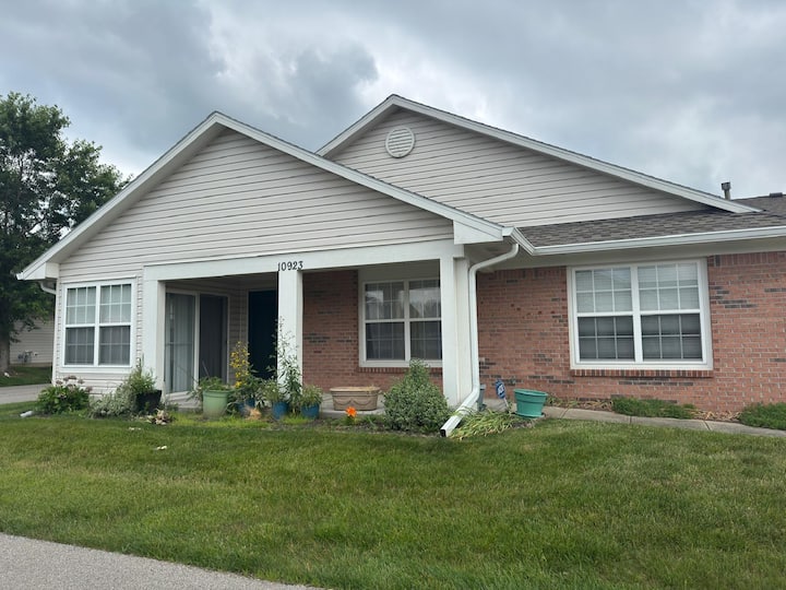 55+ Quiet & Cozy Retreat - インディアナポリス, IN