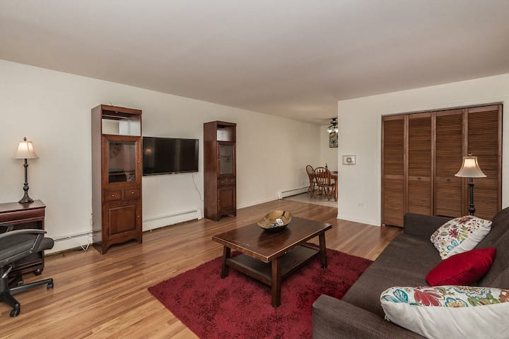 Chicago North Side Condo - Chicago O'Hare Airport (ORD)