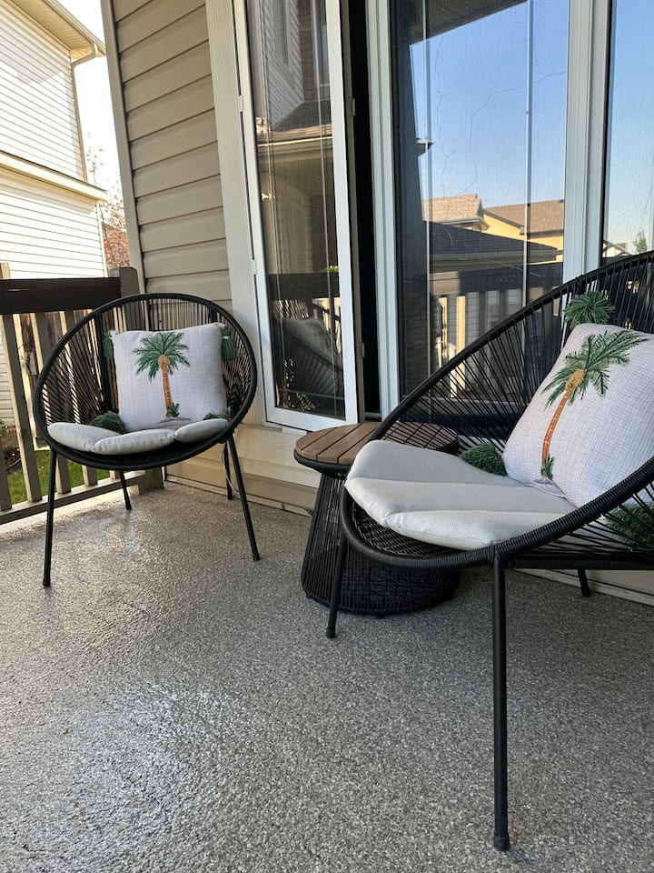 5k Sq. Ft/sleeps 20/king/qndbl Beds/jacuzzi/gazebo - Edmonton, Canada