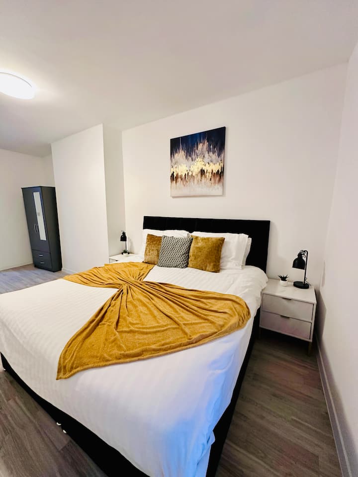 Spacious 2-bed W/ Deck & Workspace Mexborough - Rotherham