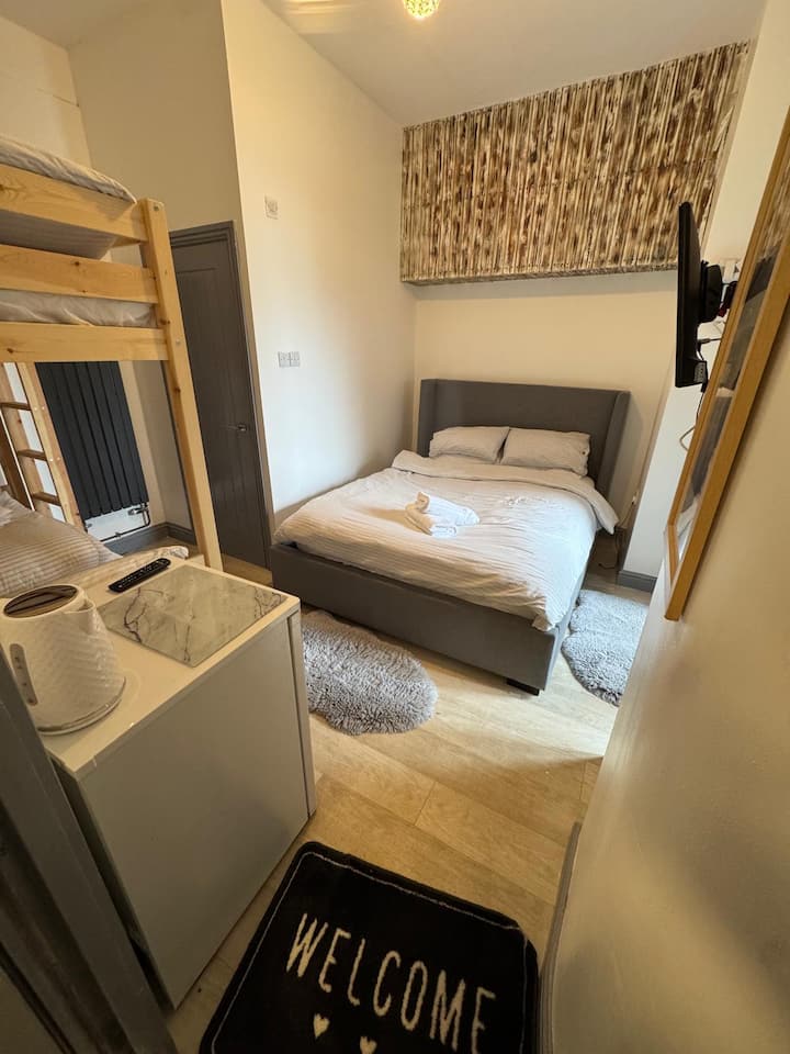 Family Room2 En-suite - Crantock