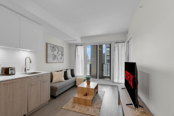 City Center - Walkable 2br - 5 Min To Eaton Centre - Toronto
