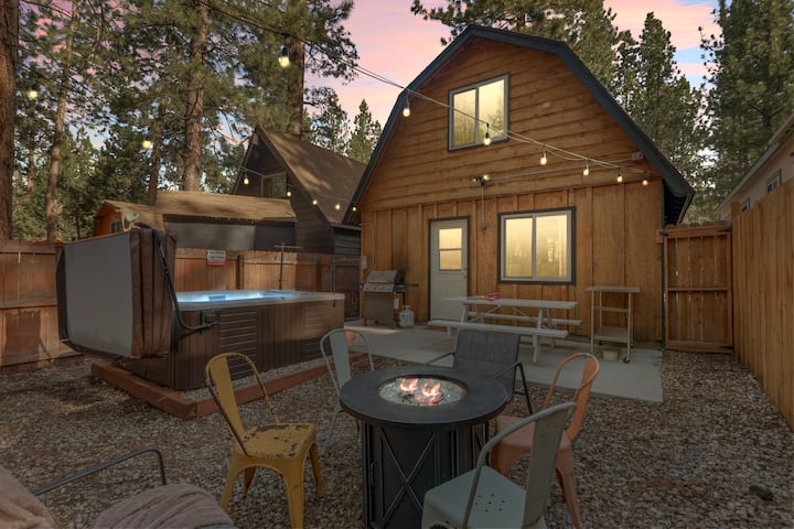 Lynx Lodge +Hot Tub +6 Min Walk To Zoo + Game Room - Big Bear Lake, CA