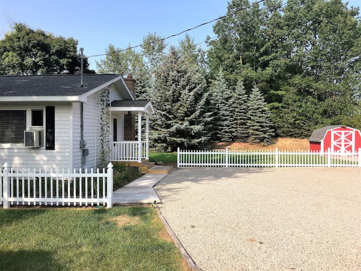 Cozy Quiet Home In Leelanau Cty - Lake Leelanau, MI