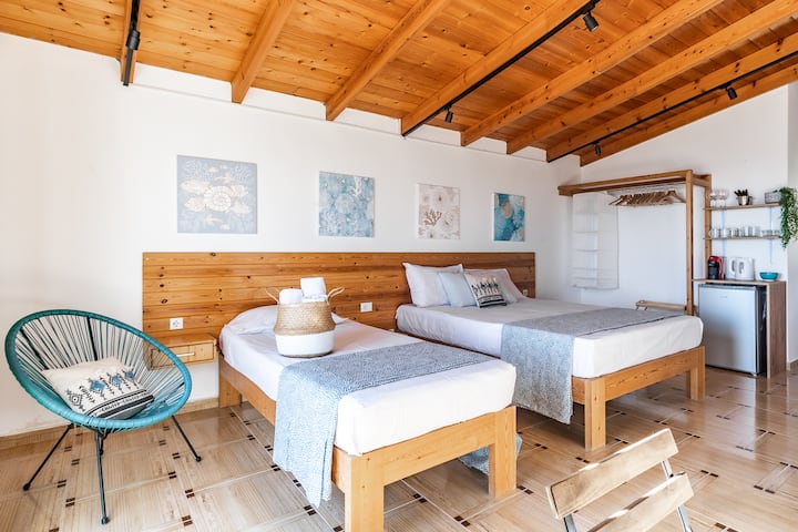 Deluxe Room X4 W/ Stunning View @Sunsetterrace B&b - Dhërmi