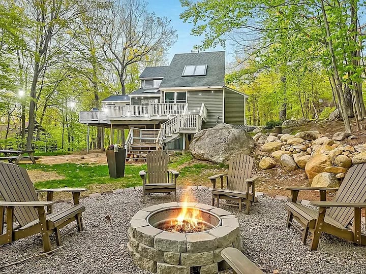 Nature Escape | Ev + Sleeps 8 - North Conway, NH
