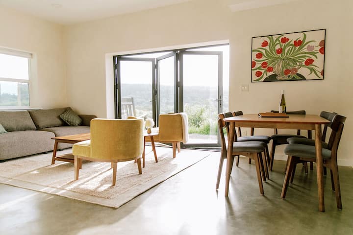 Modern Cottage At White Lotus Farm - Washington