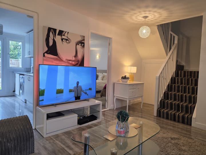 Kans Comfort, A Comfortable 4 Bdr House - 사우스엔드온시