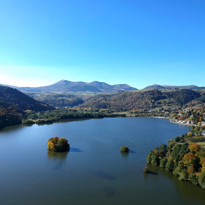 Entre Lac Volcans Et Forteresse - Murol