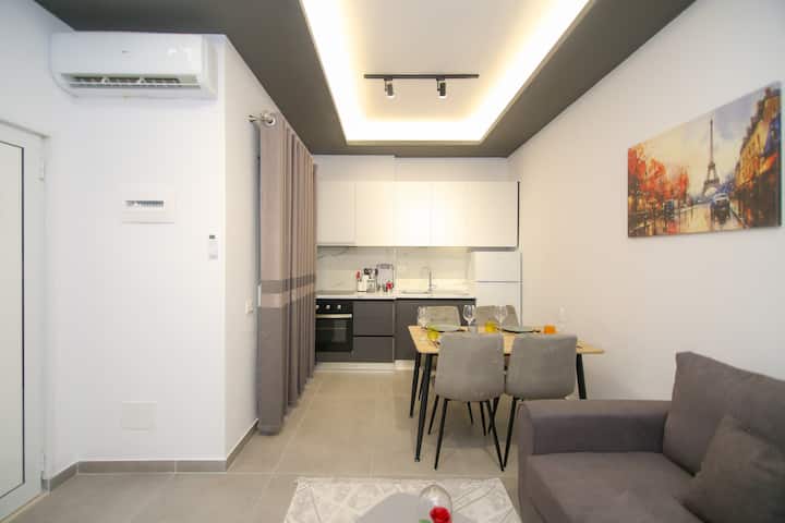 Modern 1+1 Apt • 2025 Build • 2 Min To Beach • |2| - Vlora
