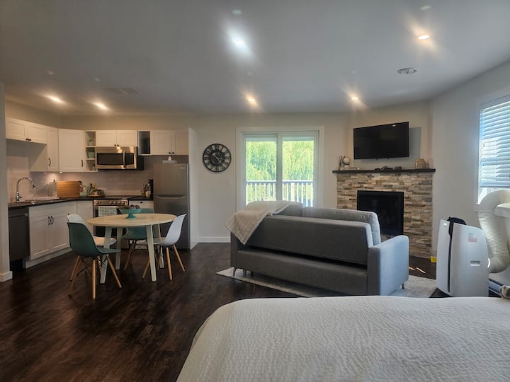 Randel Farm Chick-inn - Abbotsford