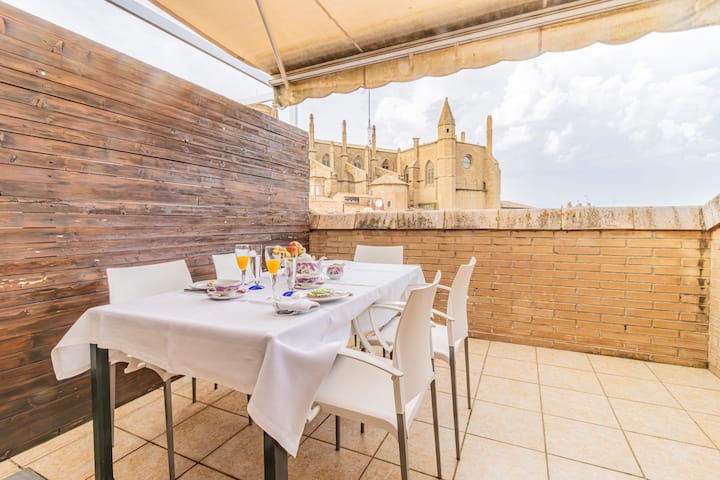 Relax Above The City – Terrace, Views & Comfort - Huesca, España