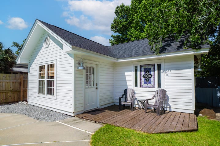 Guesthouse And Pool + Close To Beach - Pensacola, FL