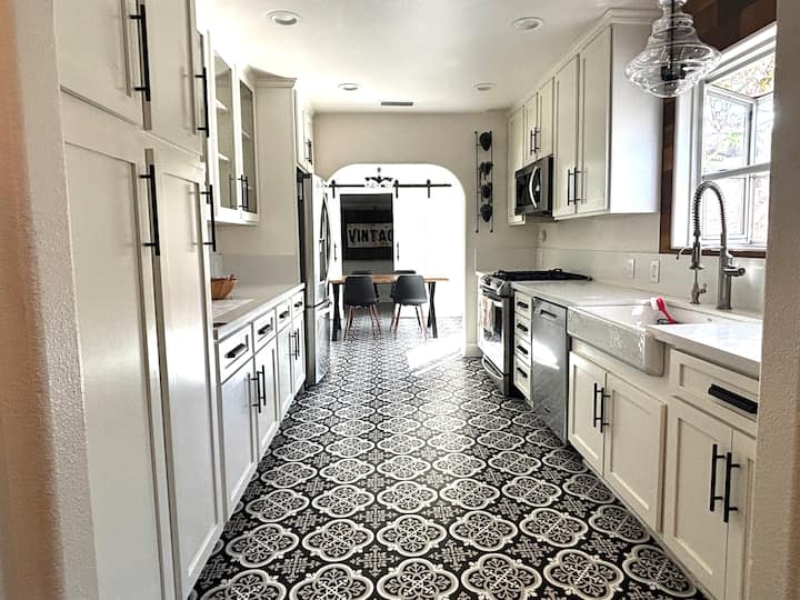 Gorgeous Spanish Farmhouse! - Santa Clarita, CA