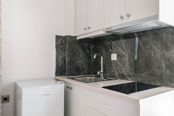 Bekim Apartments 2, Sea View - Saranda
