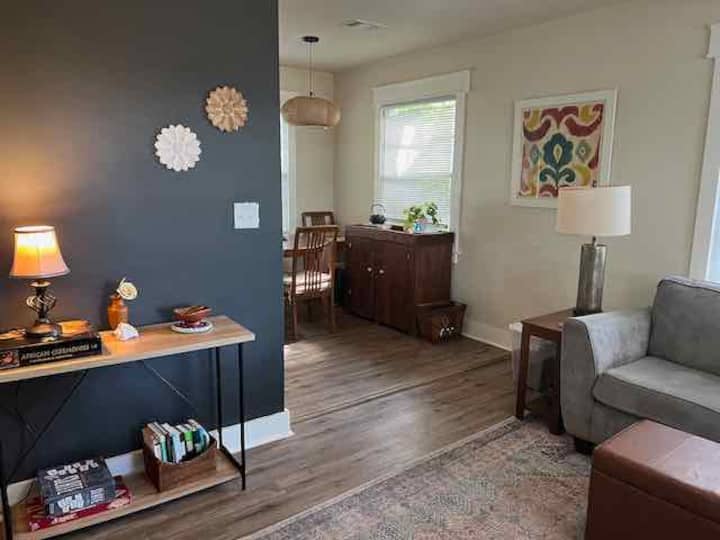 Sweet Little Pet Friendly Spot - Pensacola, FL