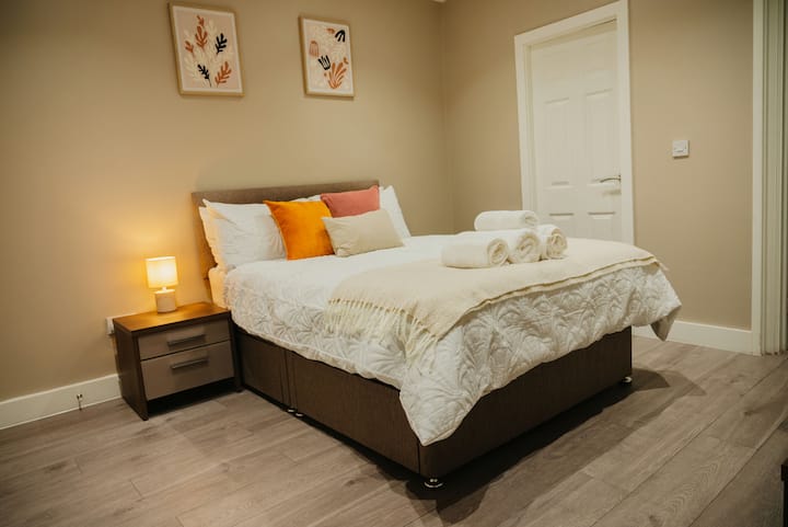 Modern 1br | Free Parking | Long Stay Ready - Wolverhampton