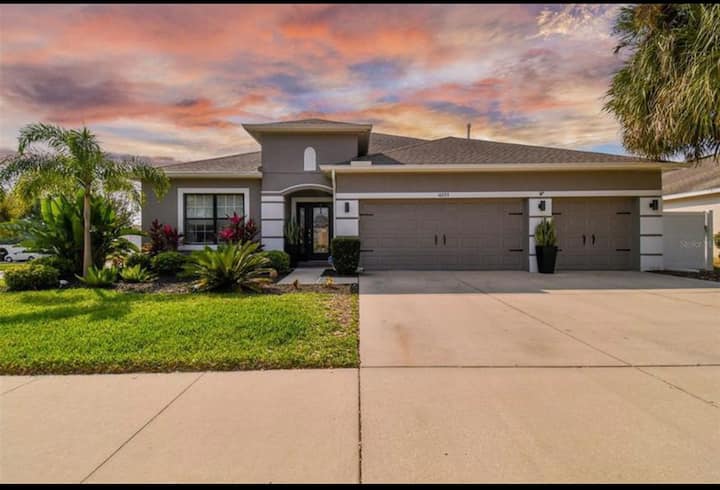 Spacious 4br Home W/ Pool - Apollo Beach, FL