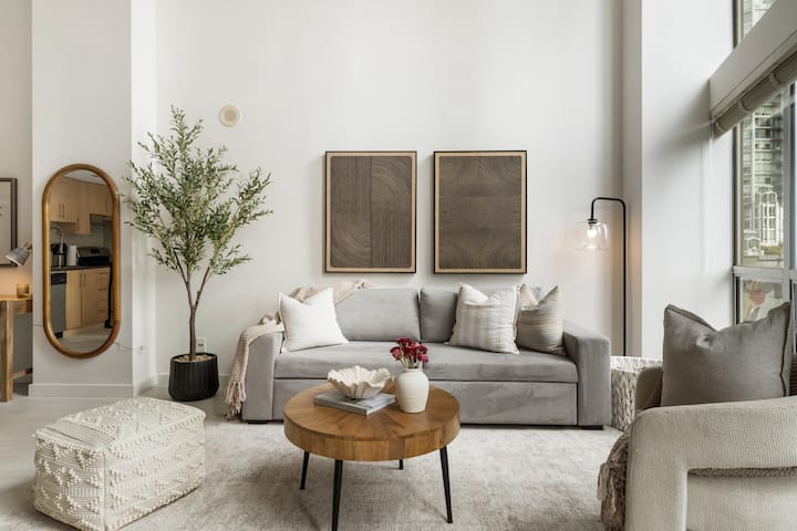 Bright & Spacious Loft | Office & Ac - Vancouver