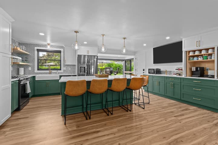 Pack 'Em Inn - 5 Br 5 Ba - Spacious Entertainment - Green Bay, WI