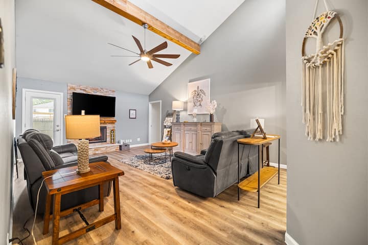 Family Friendly Home Between Sea World & 6 Flags! - Alamo Ranch - San Antonio