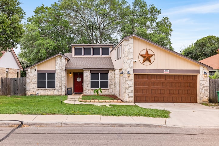 Family Friendly Home Between Sea World & 6 Flags! - Helotes, TX