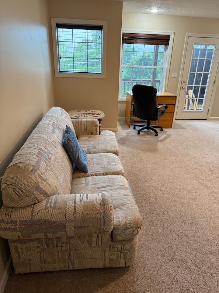 A Room With A Full Size Bed - Morgantown, WV