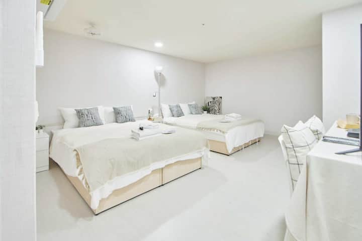 White Quadruple Room|simple And Unpretentious 71 - 台北 大安區
