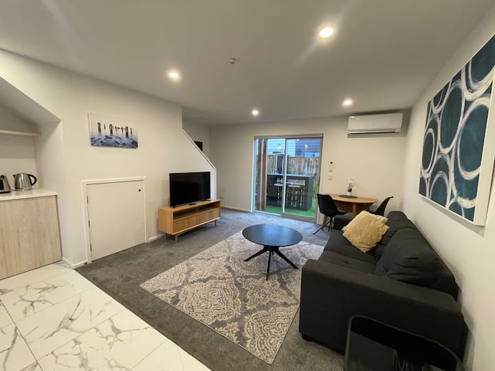Conveniently Located Cbd 1br - Christchurch