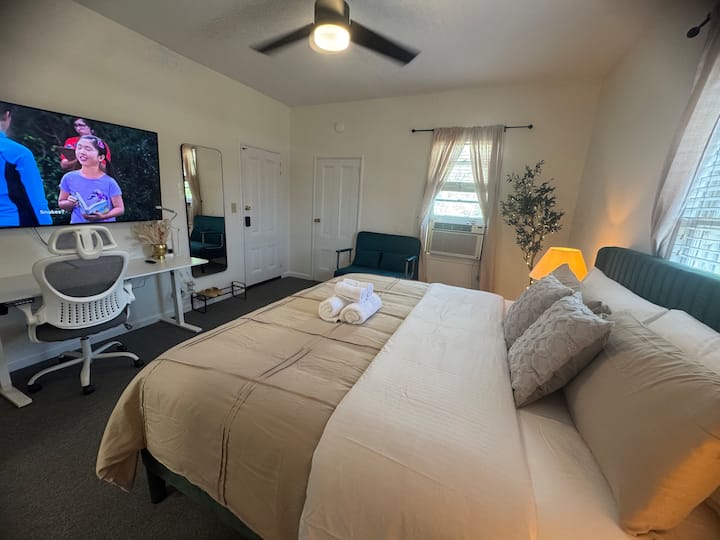 Stunning Private 1b Unit With Ac - San Pedro Square - San Jose