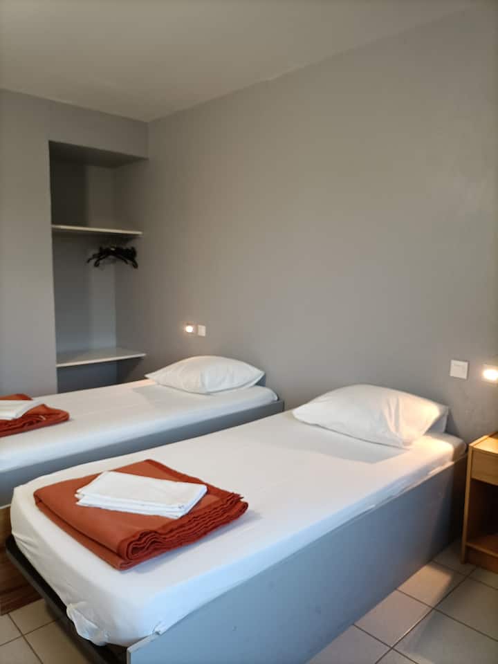 Chambre 2 Lits - Douche Privée - Clécy