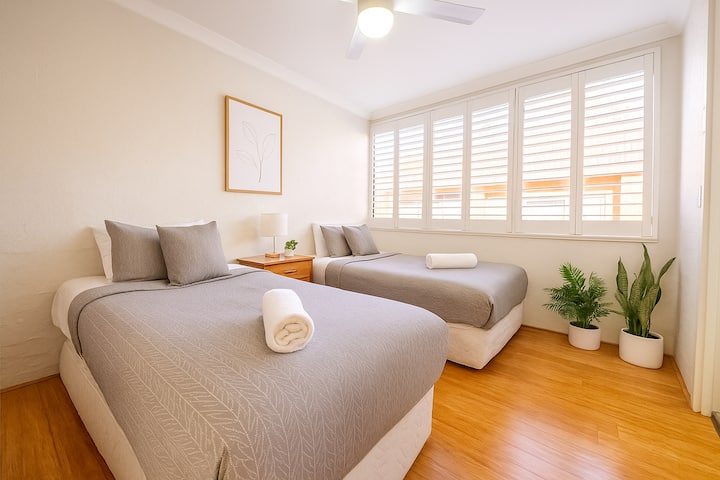Sunny Broadbeach Pad | Pool + Near Beach Life - Broadbeach
